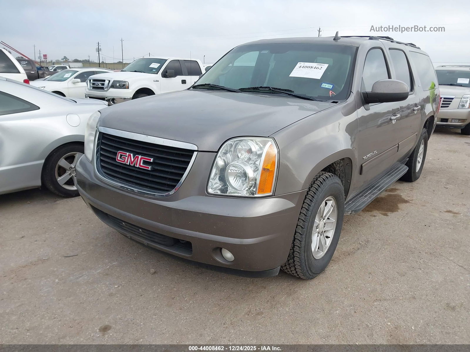 Price & History 2013 Gmc Yukon Xl 1500 Slt 5.3l V-8 Vvt, 320hp vin ...