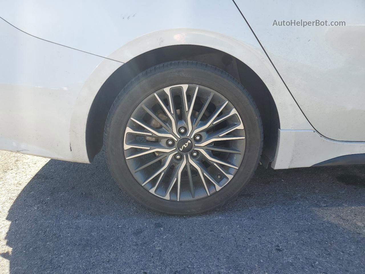 Price & History 2022 Kia Forte Gt Line 2.0l 4 vin: 3KPF54AD4NE430441 ...