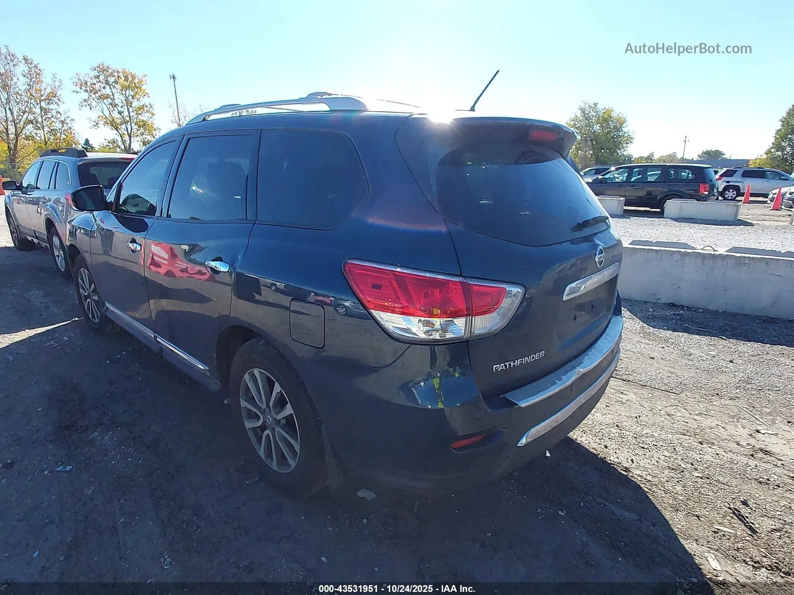 Price & History 2016 Nissan Pathfinder Sl 3.5l V-6 Dohc, Vvt, 260hp vin ...