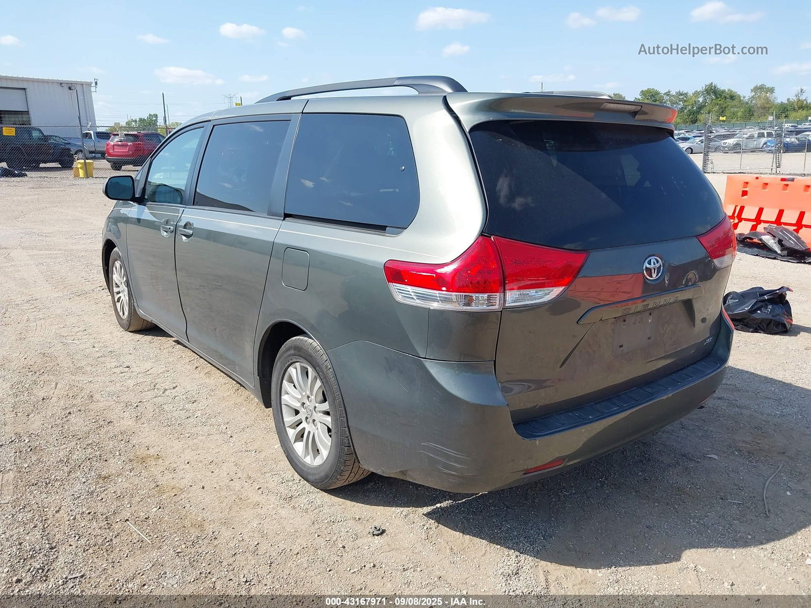 Price & History 2012 Toyota Sienna Xle V6 8 Passenger 3.5l V-6 Dohc ...