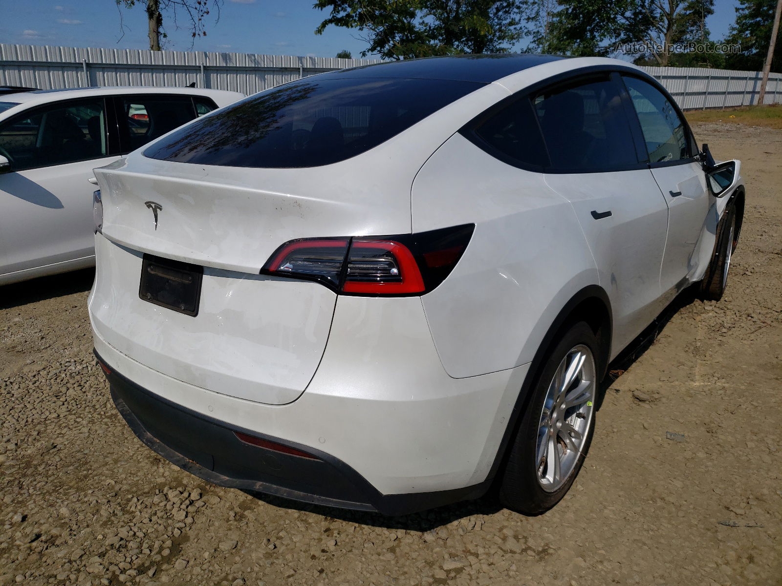 Price & History 2021 Tesla Model Y vin: 5YJYGDED3MF105575 | AutoHelperBot