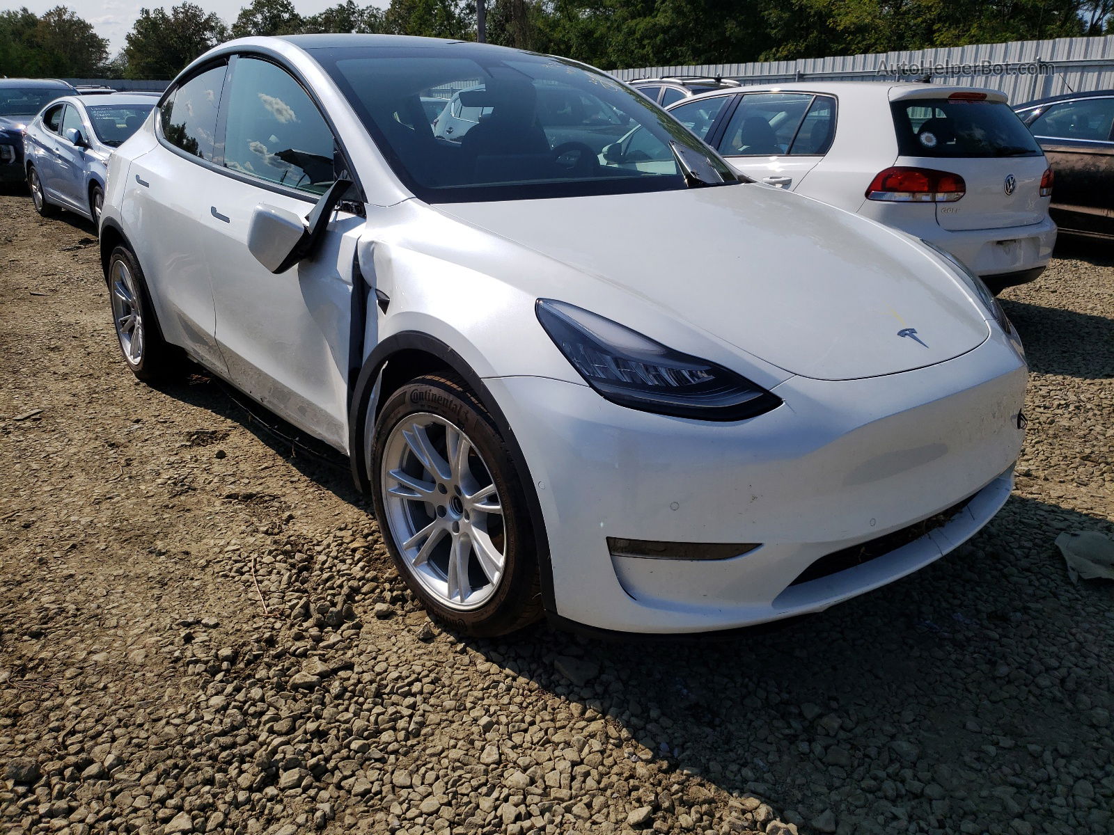 Price & History 2021 Tesla Model Y vin: 5YJYGDED3MF105575 | AutoHelperBot
