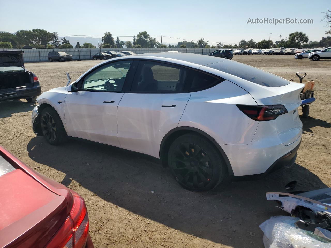 Price & History 2021 Tesla Model Y vin: 5YJYGDEE2MF122473 | AutoHelperBot