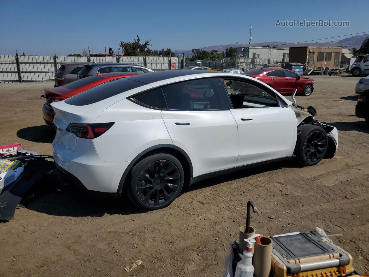 Price & History 2021 Tesla Model Y vin: 5YJYGDEE2MF122473 | AutoHelperBot
