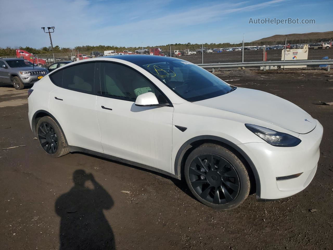 Price & History 2020 Tesla Model Y vin: 5YJYGDEE4LF049184 | AutoHelperBot