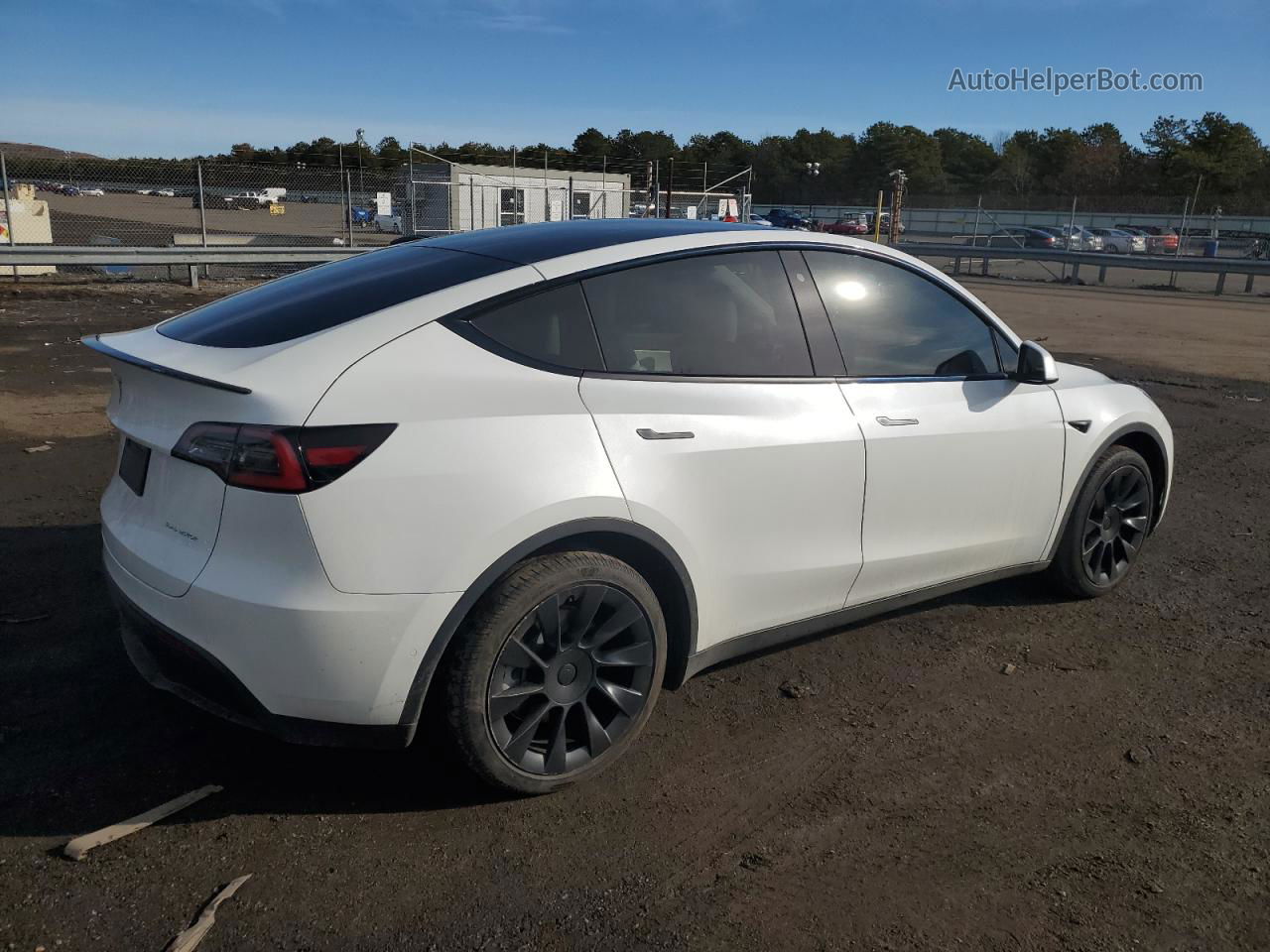 Price & History 2020 Tesla Model Y vin: 5YJYGDEE4LF049184 | AutoHelperBot