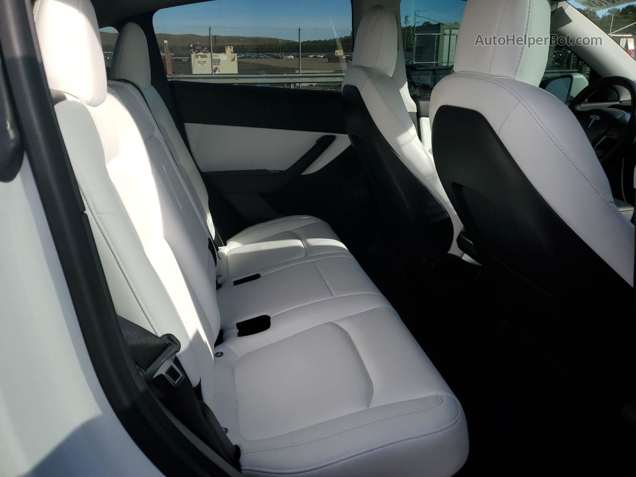 Price & History 2020 Tesla Model Y vin: 5YJYGDEE4LF049184 | AutoHelperBot