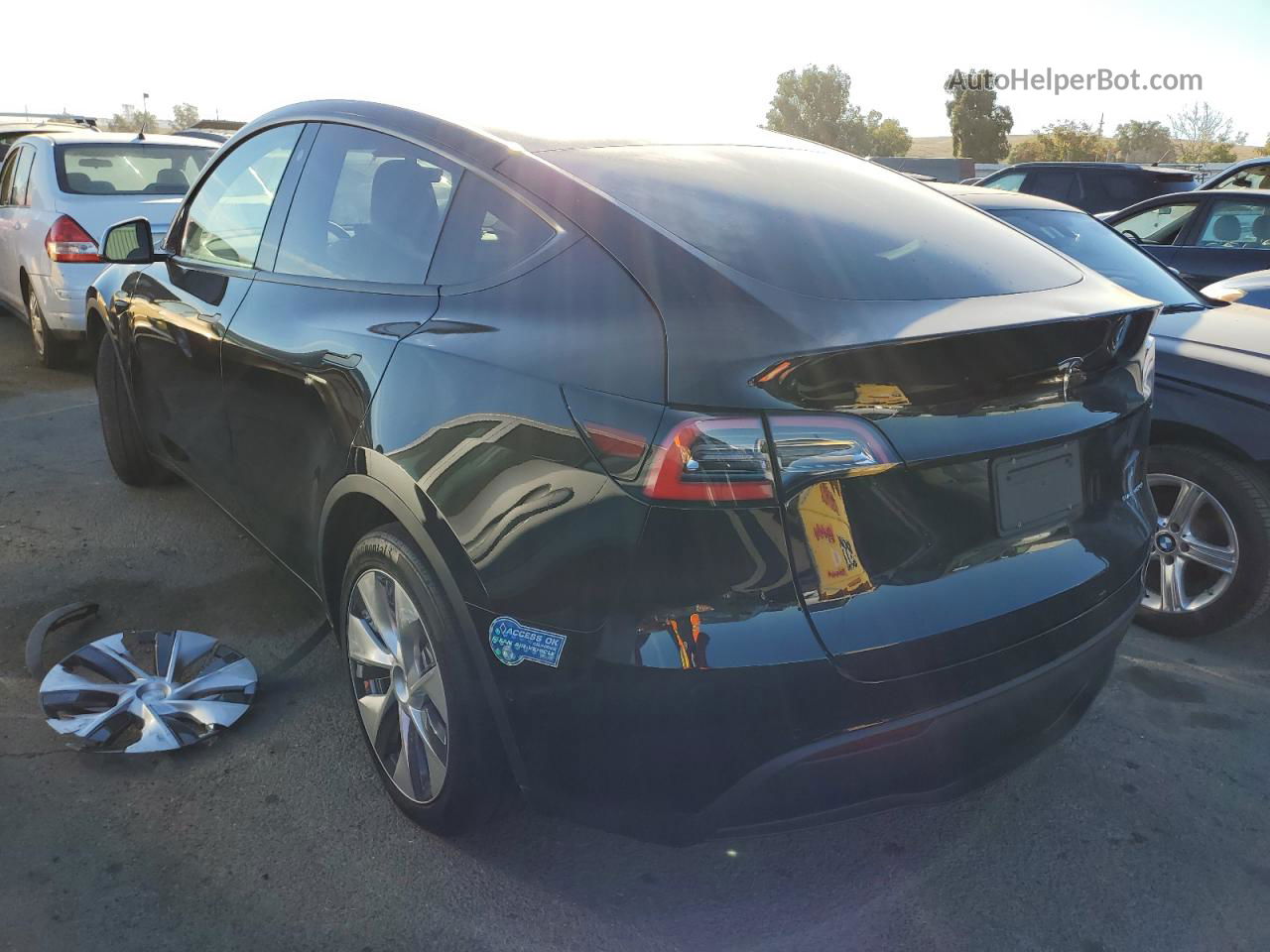 Price & History 2021 Tesla Model Y vin: 5YJYGDEE7MF146185 | AutoHelperBot