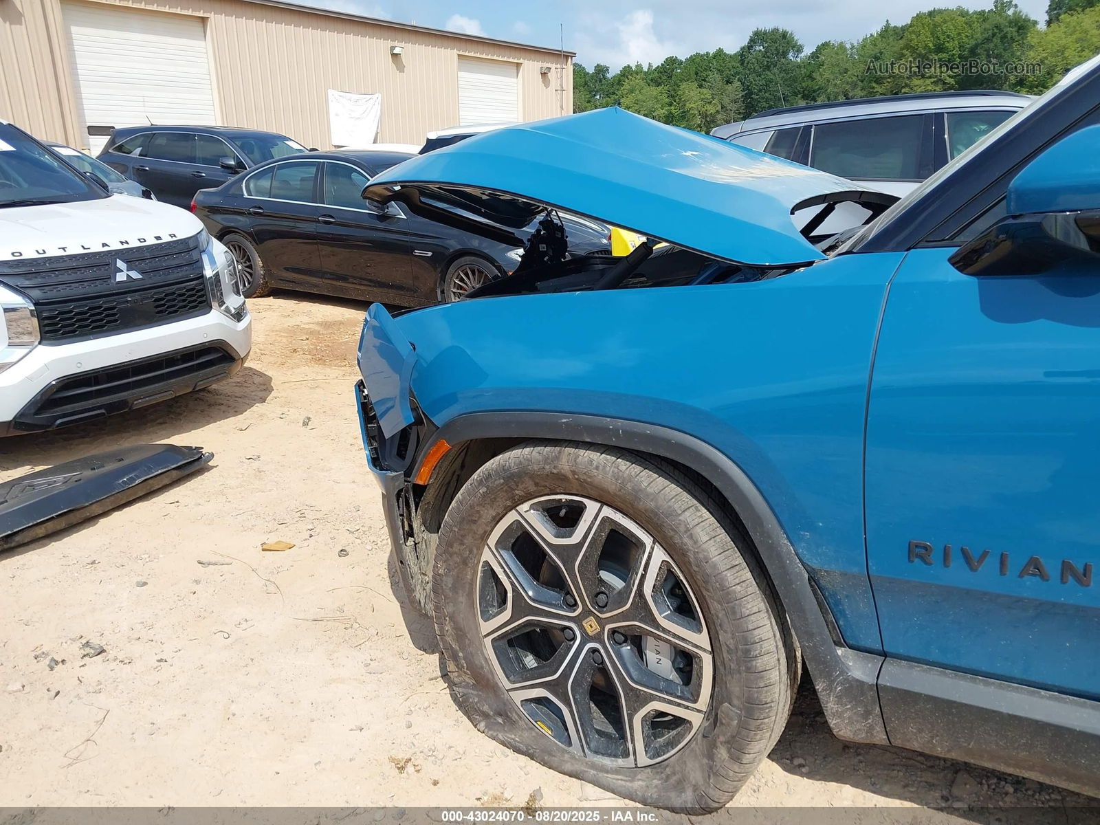 Price & History 2025 Rivian R1s Adventure Dual Motor Large Pack ...