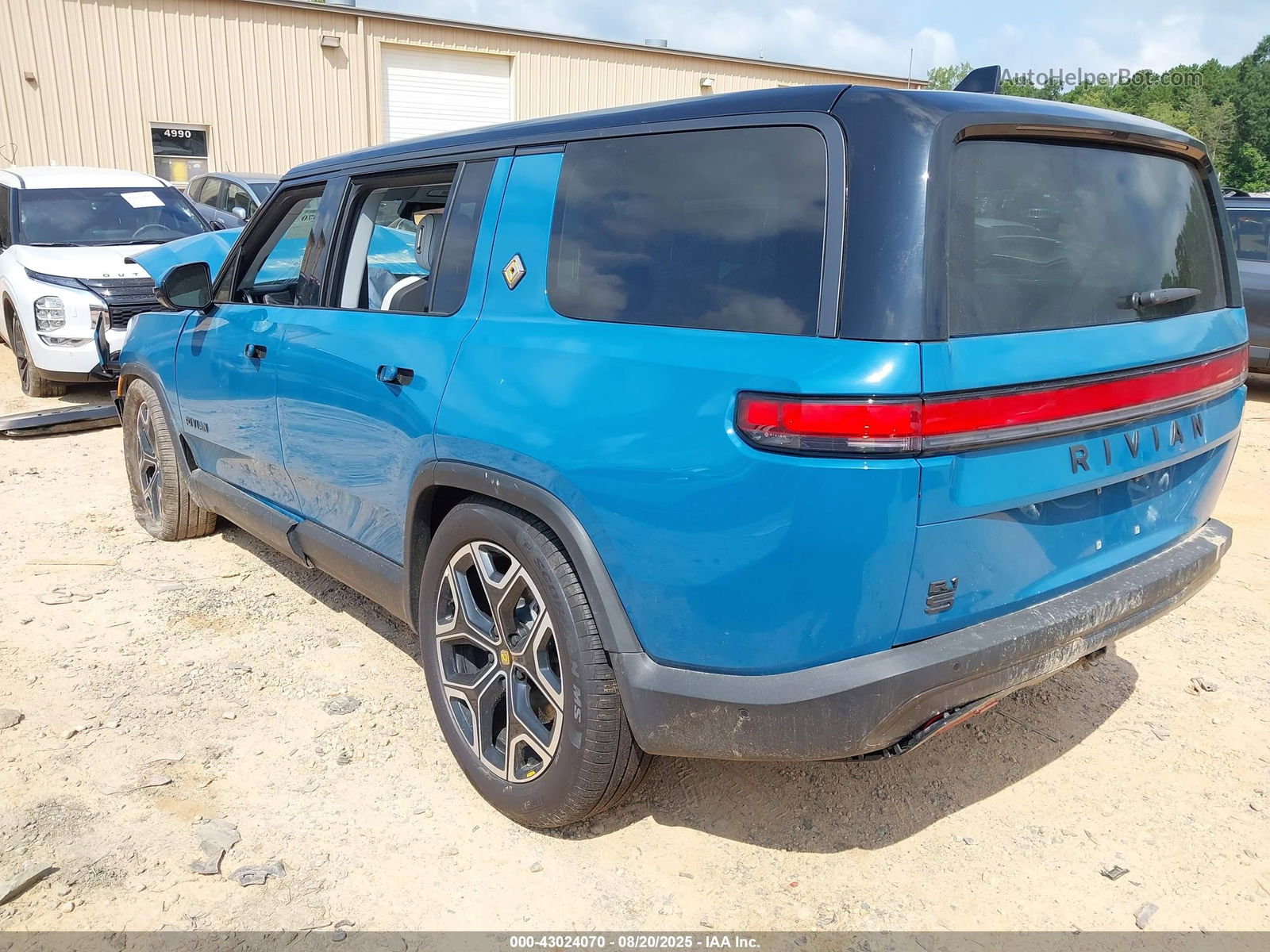 Price & History 2025 Rivian R1s Adventure Dual Motor Large Pack ...