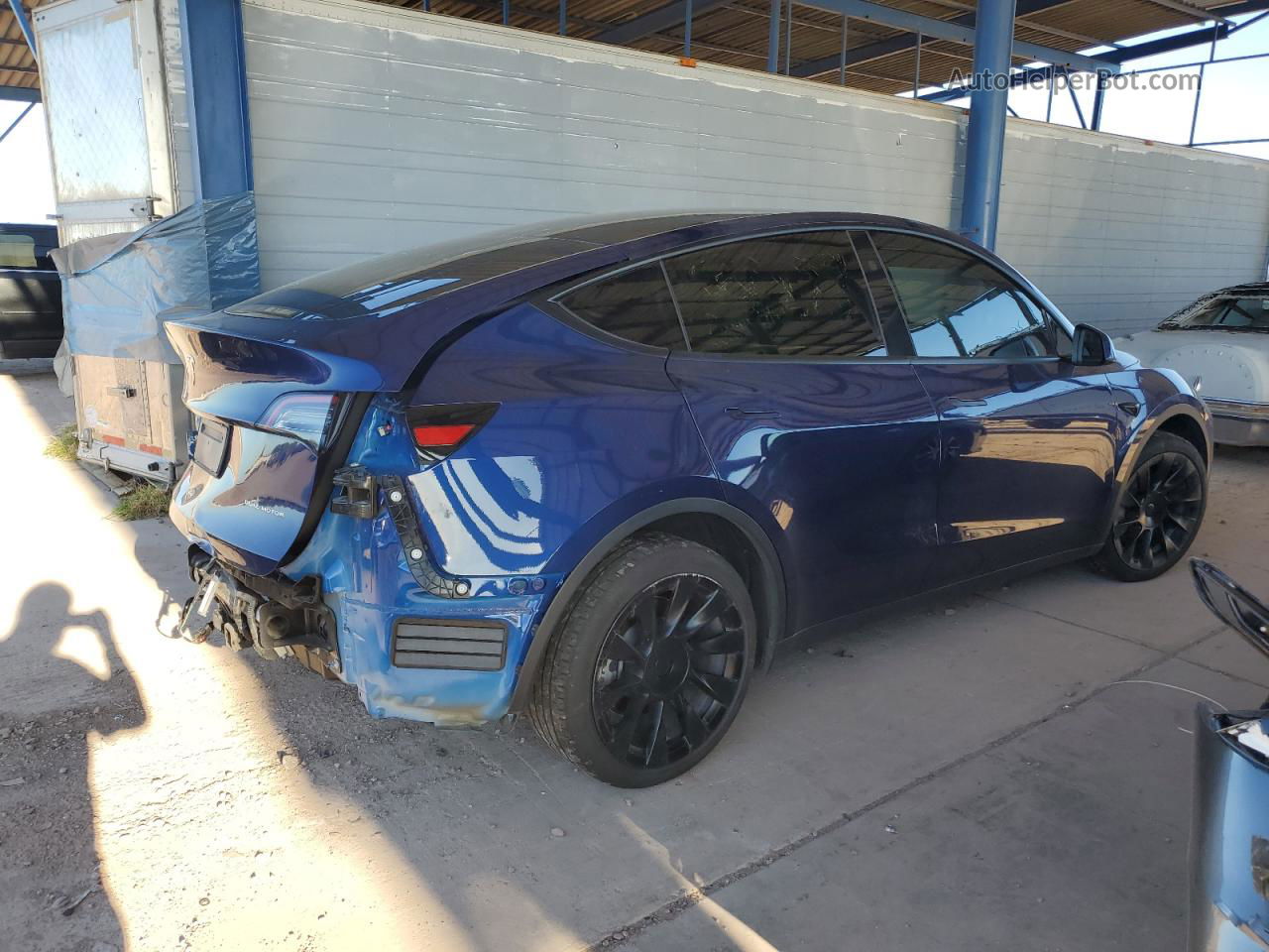 Price & History 2024 Tesla Model Y vin: 7SAYGAEE4RF152082 | AutoHelperBot