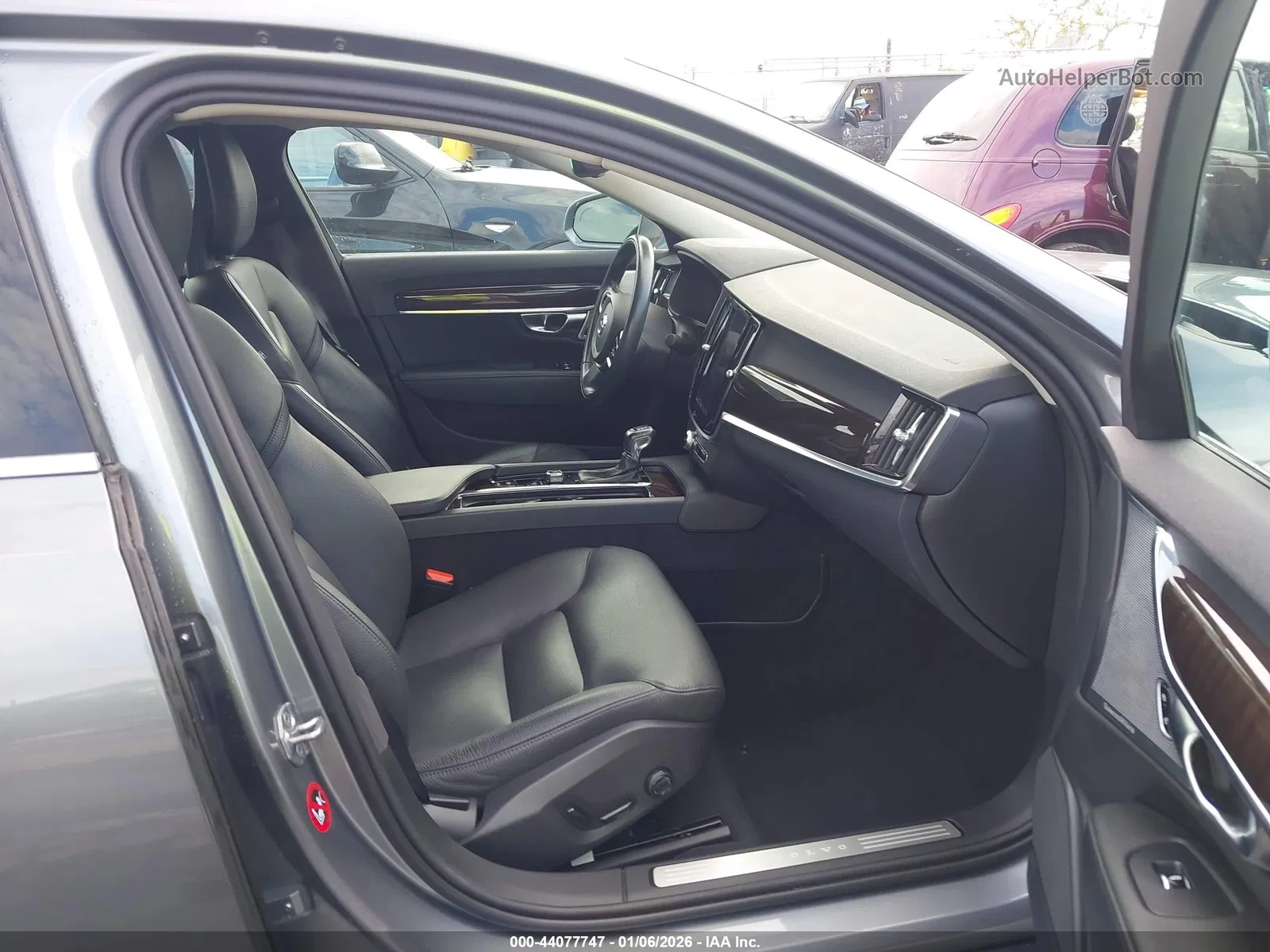 Price & History 2018 Volvo S90 T5 Momentum 2.0l I-4 Di, Dohc, Vvt ...