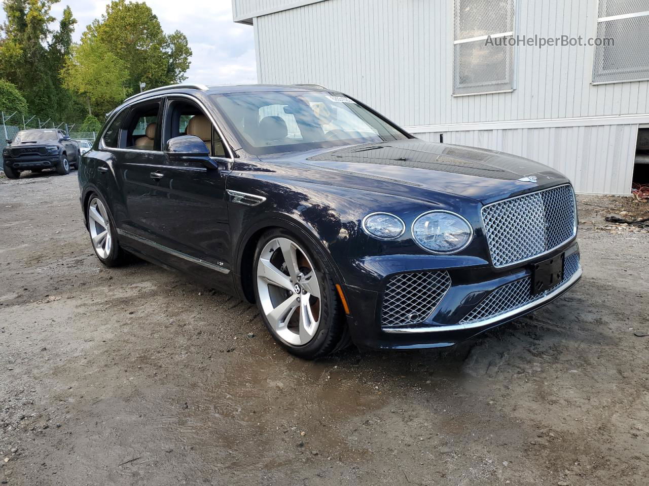 Цена и история 2022 Bentley Bentayga 4.0l 8 vin: SJAAM2ZV7NC039890 ...