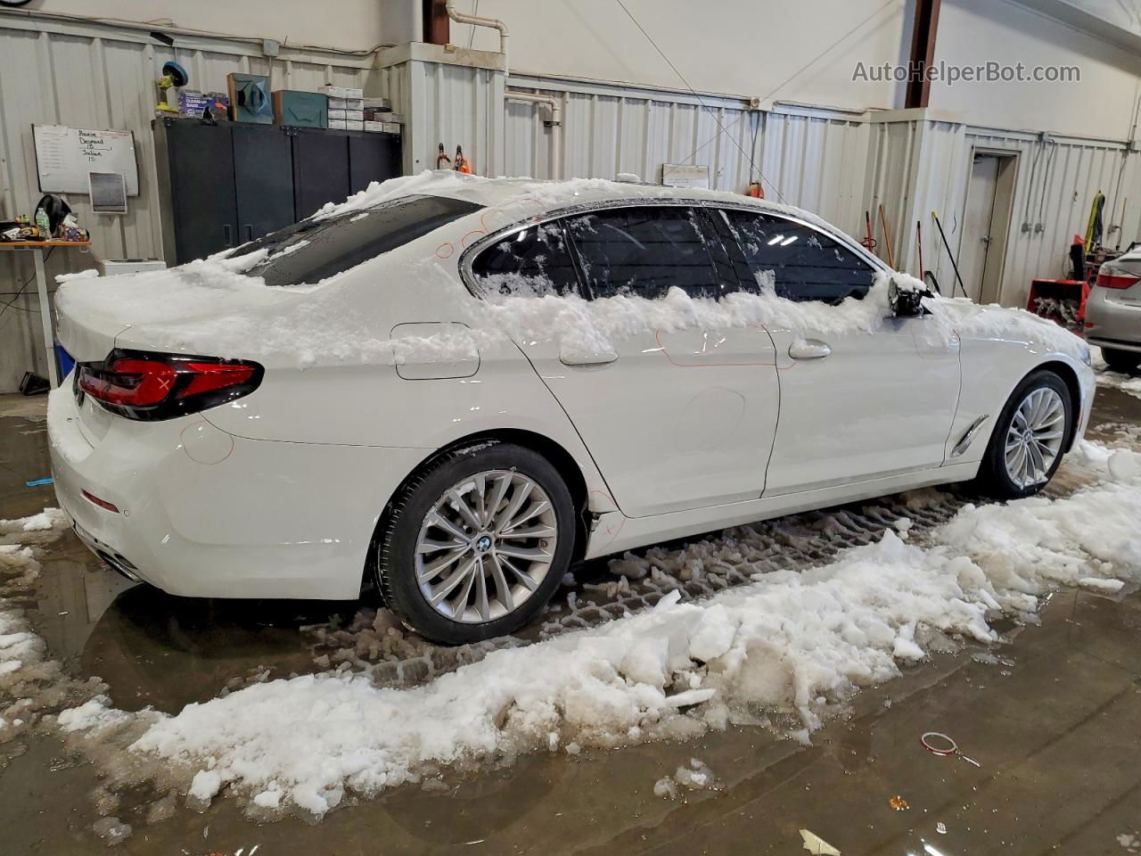 Price & History 2021 Bmw 530 Xi 2.0l 4 vin: WBA13BJ07MCF95939 ...